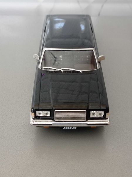 Коллекционная модель ЗИЛ 4104, масштаб 1:43