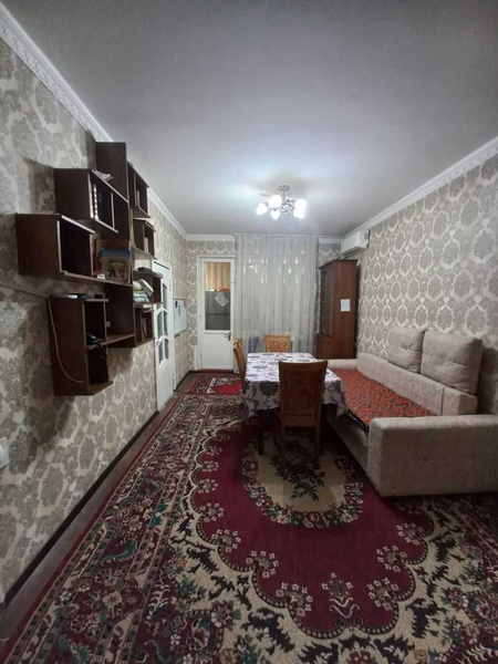 Продаётся квартиры 2/1/4 на Юнусабадском районе 11-й кв (J1828)