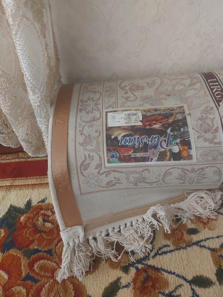 (Qolin) Gilam sotiladi yangi