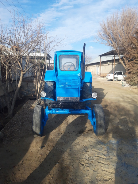 Traktor T40 1990