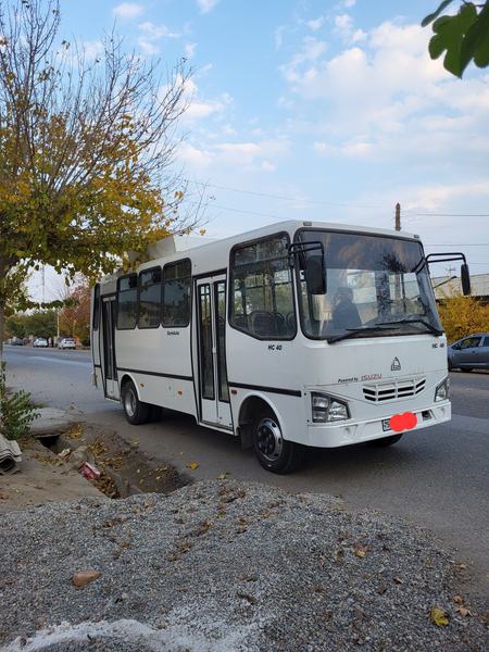 Isuzu aftobus sotiladi.