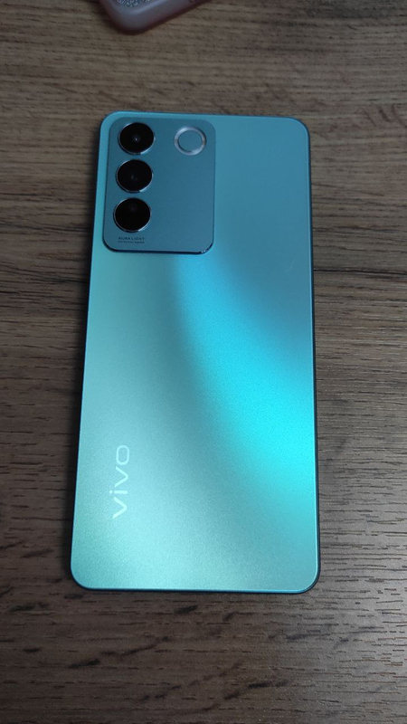Продам телефон Vivo V 27 e