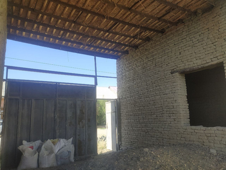 Hovli sotiladi 6 sotih