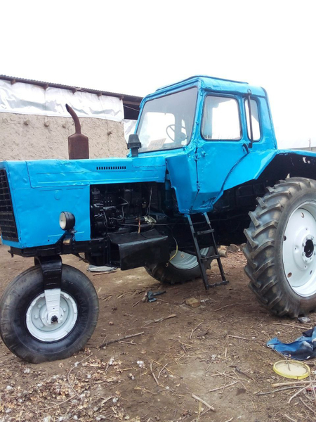 Mtz 80 traktori sotiladi