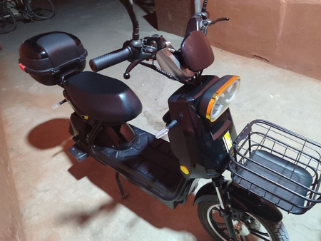 Skuter sotiladi pul kerek aybi yoq