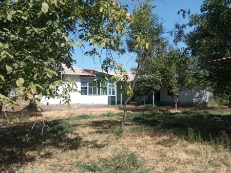 40 sotxli hovli sotiladi