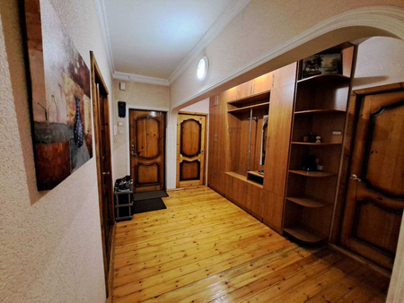 В аренду 2х комнатная с мебелью и техникой