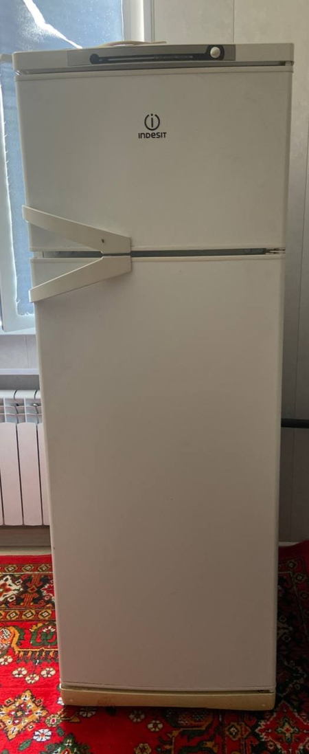 Холодильник Indesit