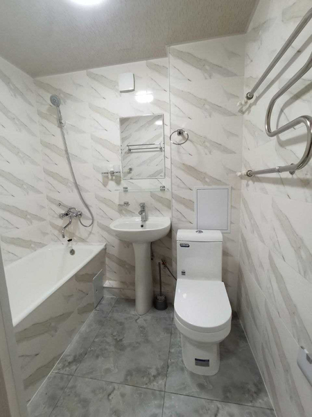 Продаю квартиру 3в4/2/4 возле Парка Победы, ев.ремонт+меб+техника