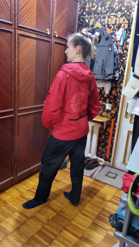 Продаются женские спортивные костюмы