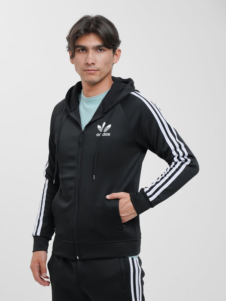 Мужской спортивный костюм