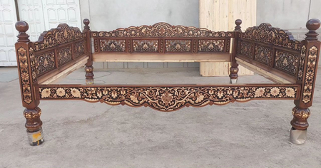 Tapchan suri kravat 234$ dan bowlab