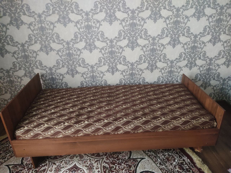 Bir kishlik divan