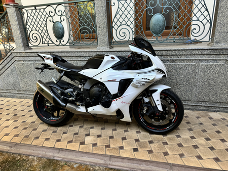 YAMAHA R1 2020 в идеальном состоянии