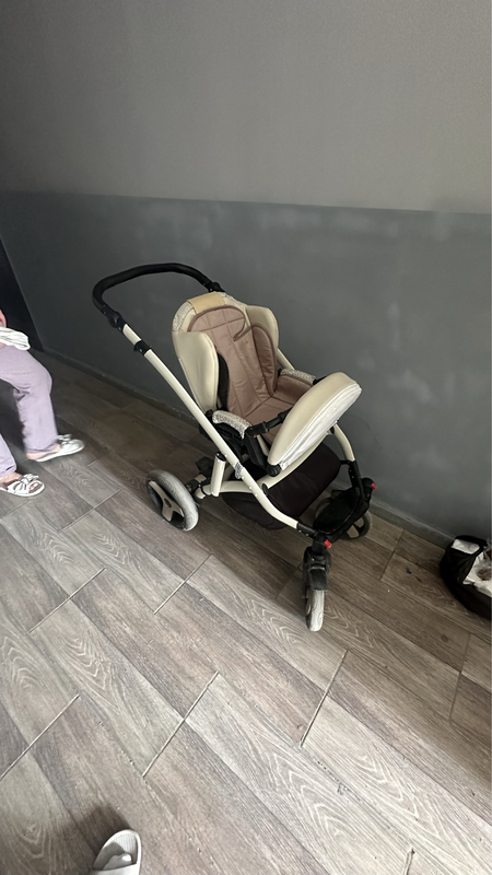 Продается коляска 3в1