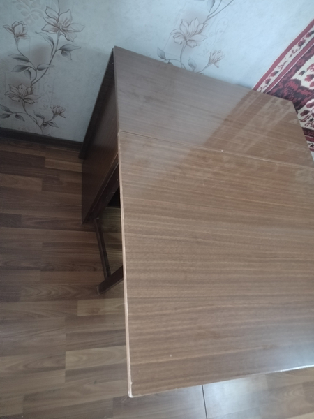 Продаётся Стол Книжка