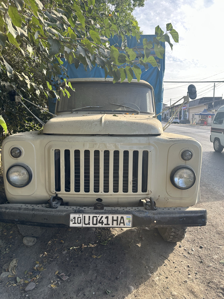 GAZ 52 srochna sotiladi