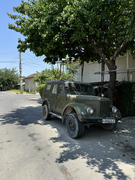 Gaz 69 sotiladi.