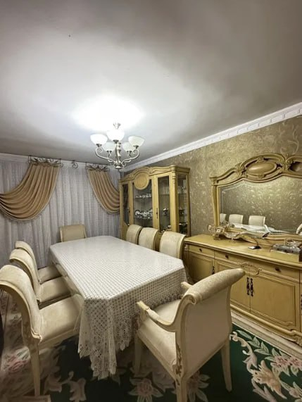 Чиланзар 12кв  3/4/4 Кирпичный Балкон2*6м² Общ пл70м² +Мебель+Техника