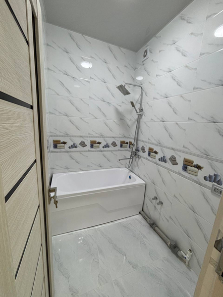 Срочно Продаётся Своя 2в3 комнатная квартира Авиасозлар-2 Кадышева