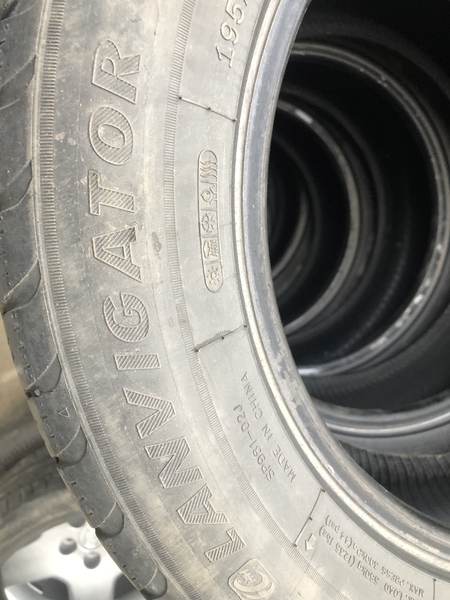 Продам 2 шины 195 60r15