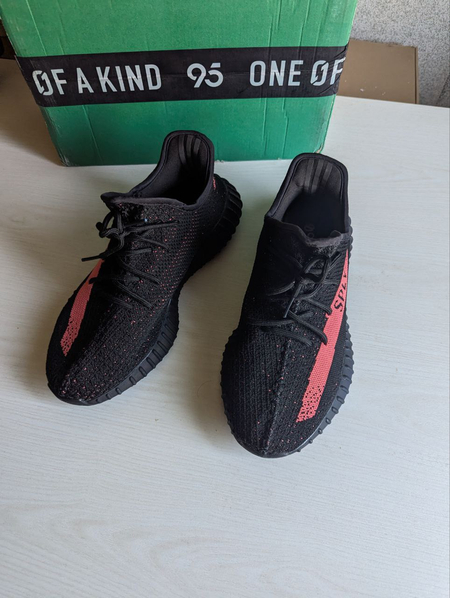 Adidas Yeezy кроссовки в отличном состоянии
