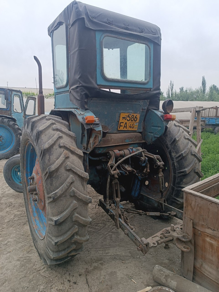 Traktor T28 sotiladi