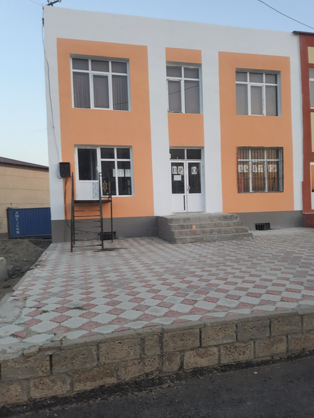 Здание для часного биснеса