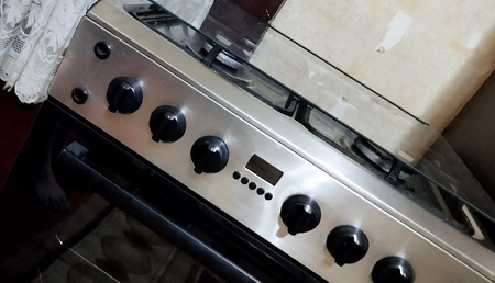 Газовая плита и вытяжка