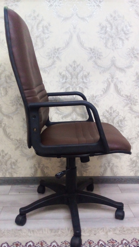 Продается офисное кресло из Экокожи в отличном состоянии. Все механизм
