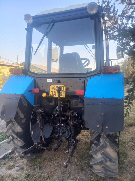 Traktor sotiladi