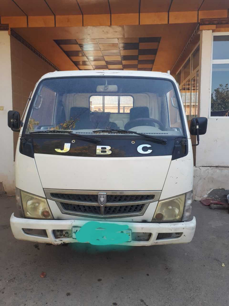 JBC yuk mashina ishchi holatda