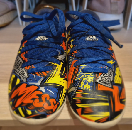 30,размер оригинал Adidas для футбола