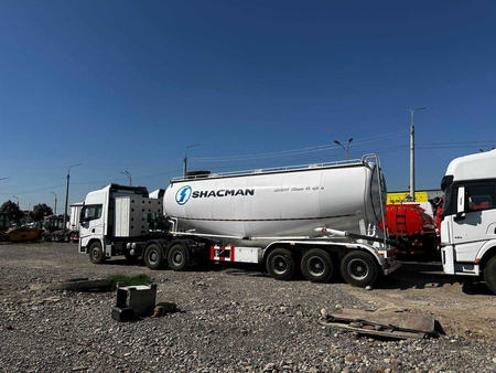 Цементовоз Газовый тягач Shacman и Полуприцеп  45 куб в наличии