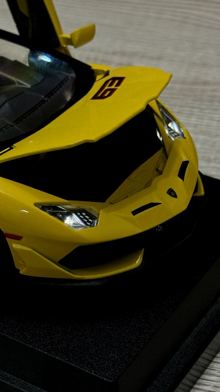 Lamborghini Aventador SVJ original 1:24