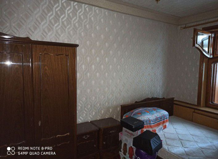Kosmonavtlar metrosi SUM oldida 3/3/4 87m²li shinam va keng kvartira