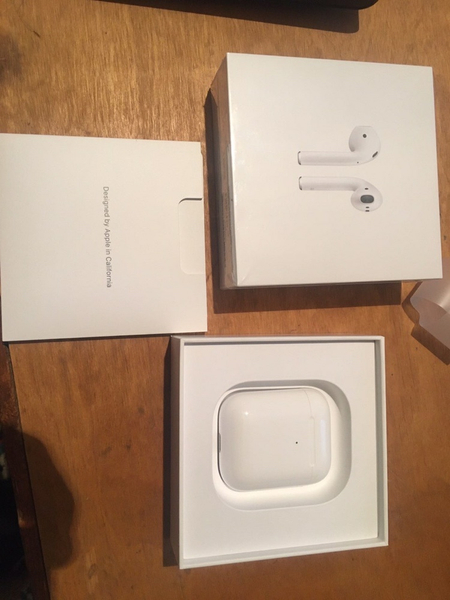 AirPods 2 с беспроводной зарядкой