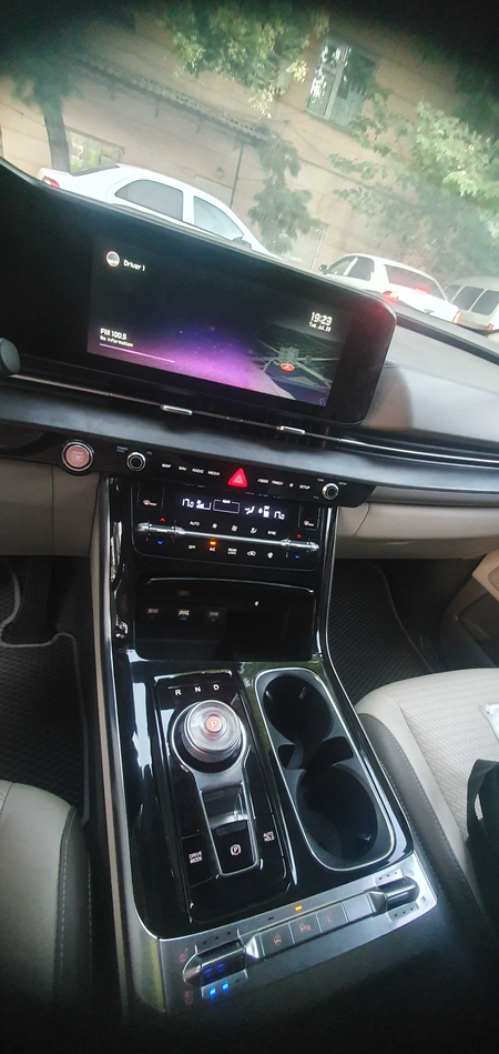 Kia Carnival Lux full