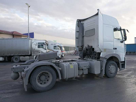 Тягач Howo T7H 4x2 дизельный