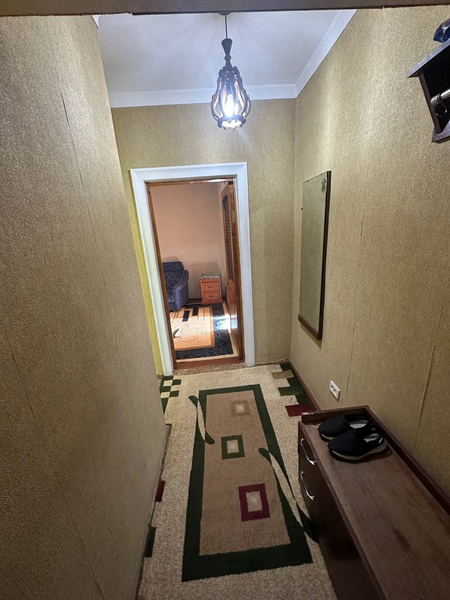 Қарши шаҳар маркази 4мкрдан 2 хона уй ижарага берилади.