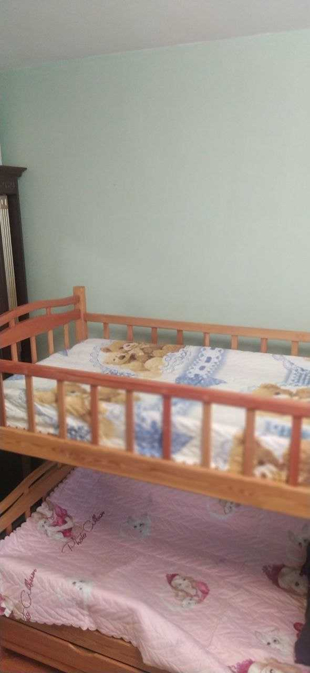 Детская двухъярусная кровать из дерева