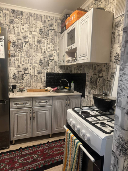 Продаётся квартира 1/4/4 м. Ялангач кирпич балкон 2х6 
Ор-р: Ялангач