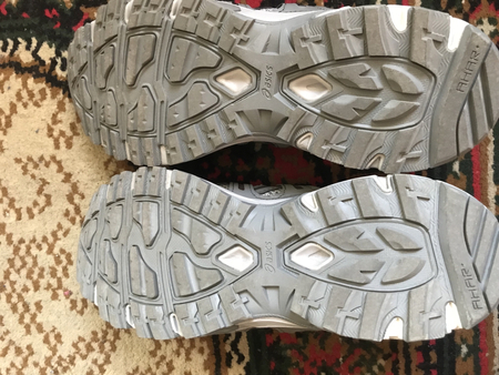 Кросовки ASICS  44 размер