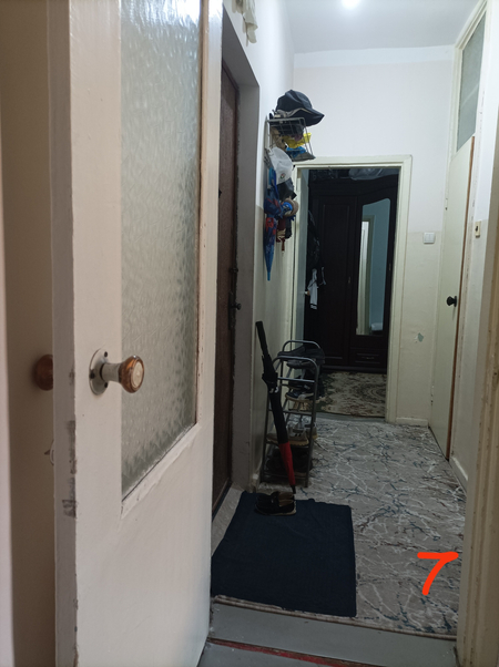 2 хона 2/4 уй сотилади. Кибрай. Тошкентдан 300 м Байджигитга кирилади.
