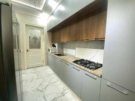 перекресток Чупонота и Афруз 7/4-5/5 200 кв.м