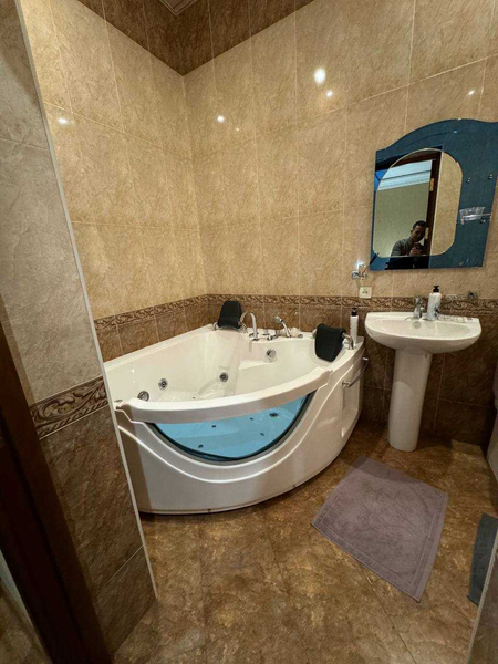 Сдается шикарный дом в Яккасарайском  районе. 2.5 сотки 3х уровневой