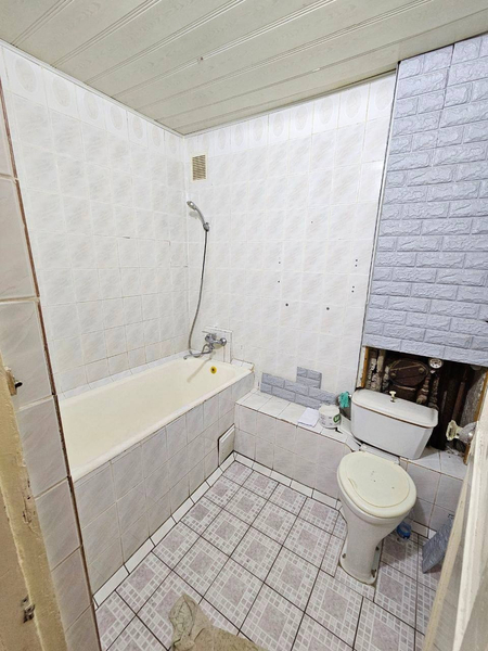 Продаётся квартира 2/1/5 Академгородок  (Горбатый), можно под офис.