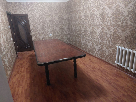 Qizlarga bezmakler kvartira bor