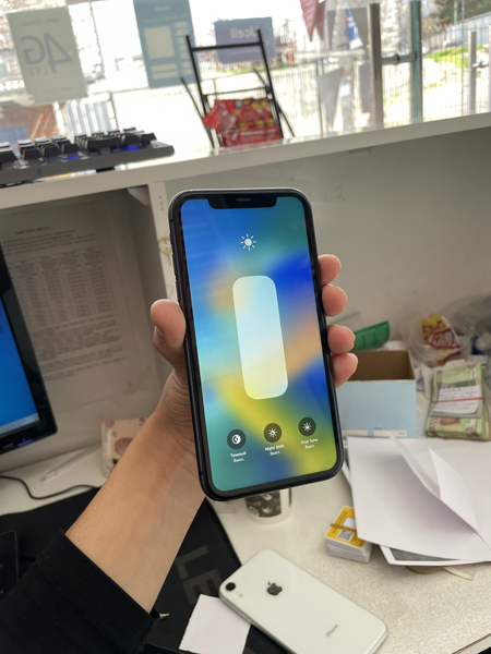 iPhone 11 black 64gb