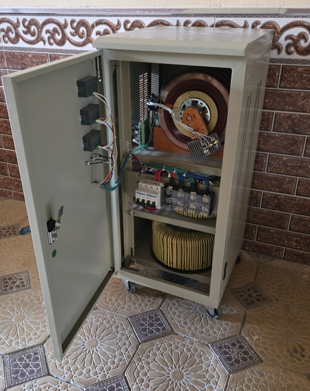 Автоматический стабилизатор напряжения Andeli SVC-D 30000 на 30